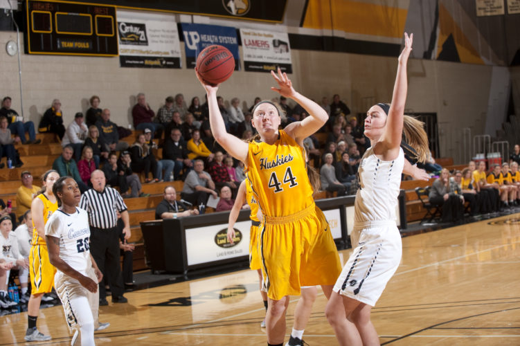 Leadership, chemistry have Michigan Tech women thriving to 3-0 start ...
